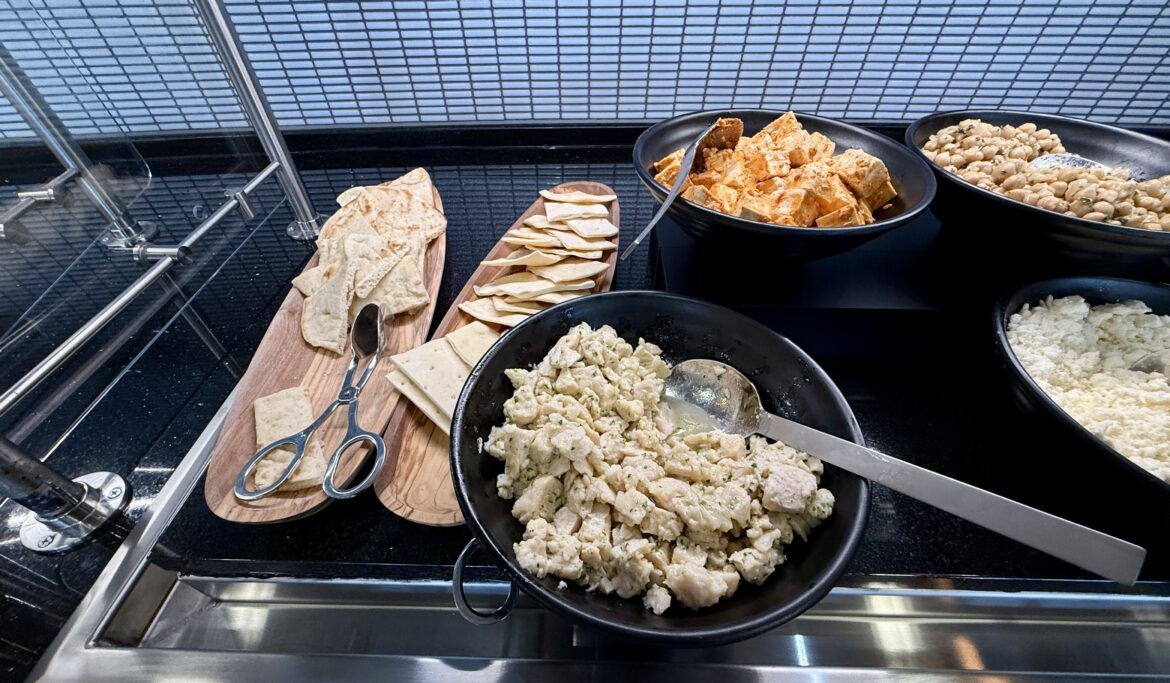 Lounge Review: United Club℠ (ORD - Gate E7) - The Bulkhead Seat