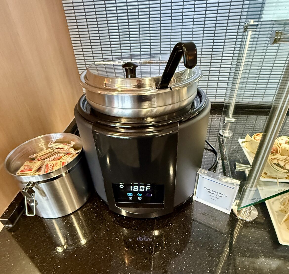 Lounge Review: United Club℠ (ORD - Gate E7) - The Bulkhead Seat