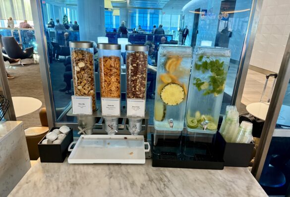 Lounge Review: United Club℠ (LAX- Gate 71A) - The Bulkhead Seat