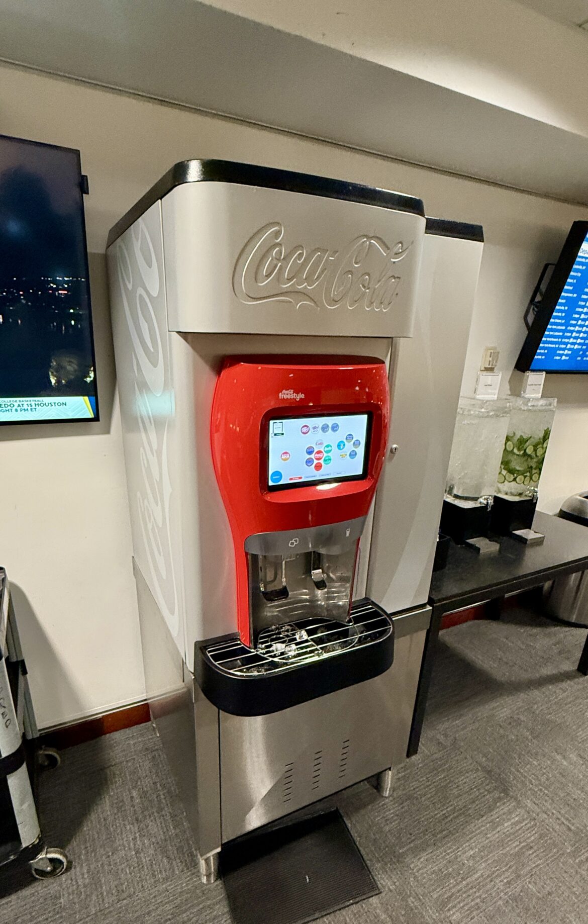 Lounge Review: United Club℠ (IAD - Gate C17) - The Bulkhead Seat