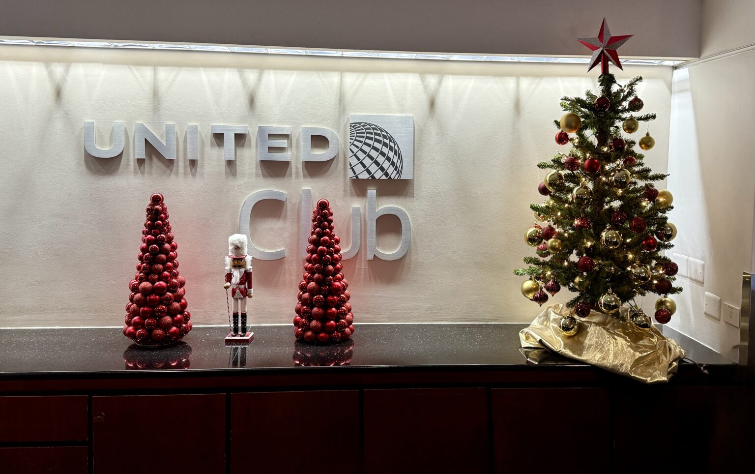 Lounge Review: United Club℠ (IAD - Gate C17) - The Bulkhead Seat