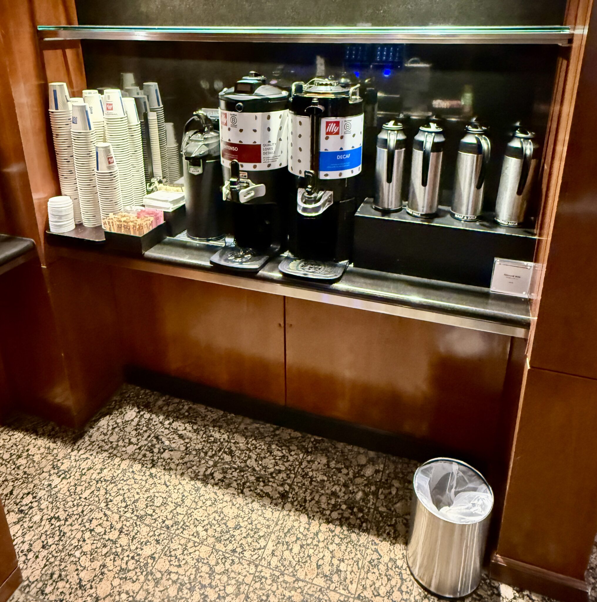 Lounge Review: United Club℠ (IAD - Gate C7) - The Bulkhead Seat