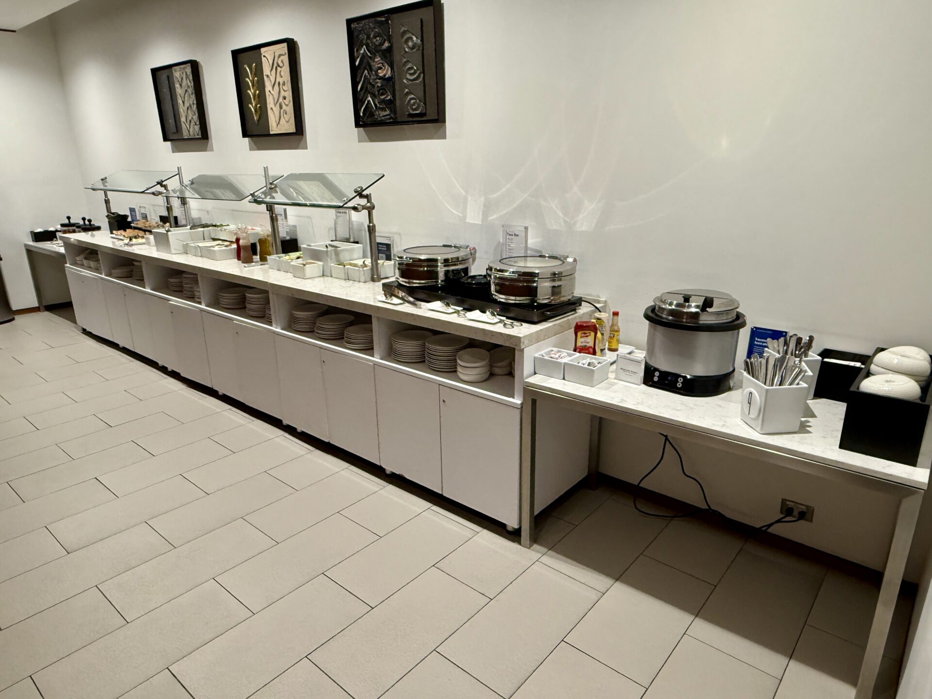 Lounge Review: United Club℠ (IAD - Gate C7) - The Bulkhead Seat