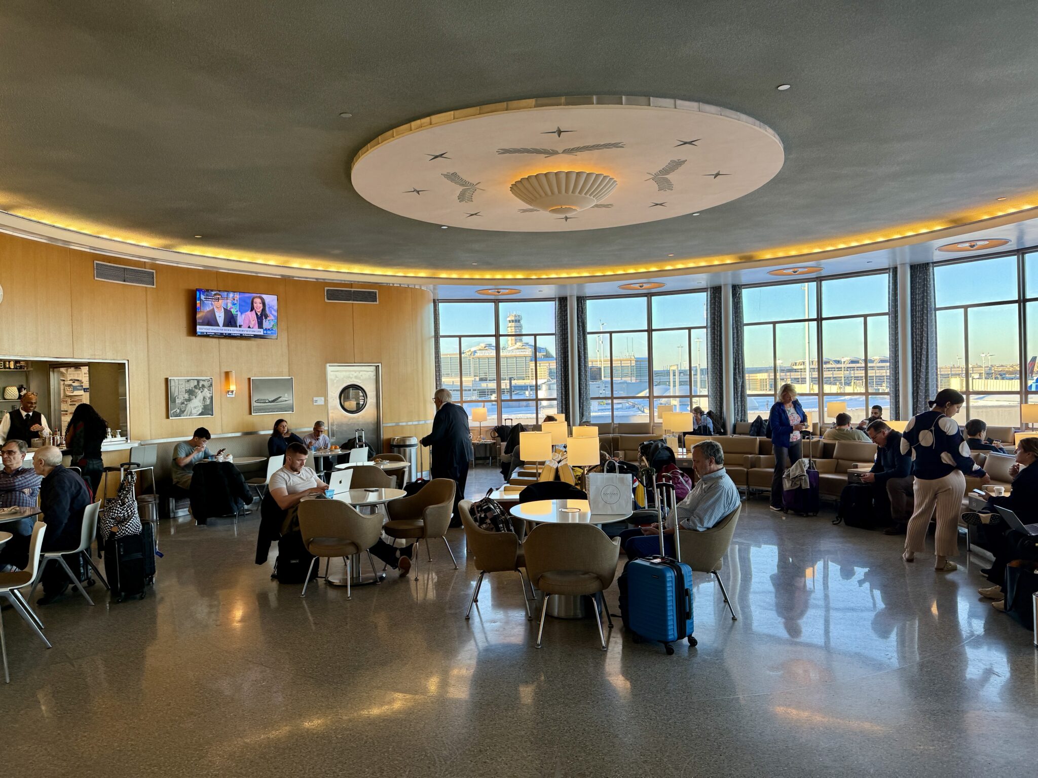 Lounge Review: United Club℠ (DCA - Gate 11) - The Bulkhead Seat