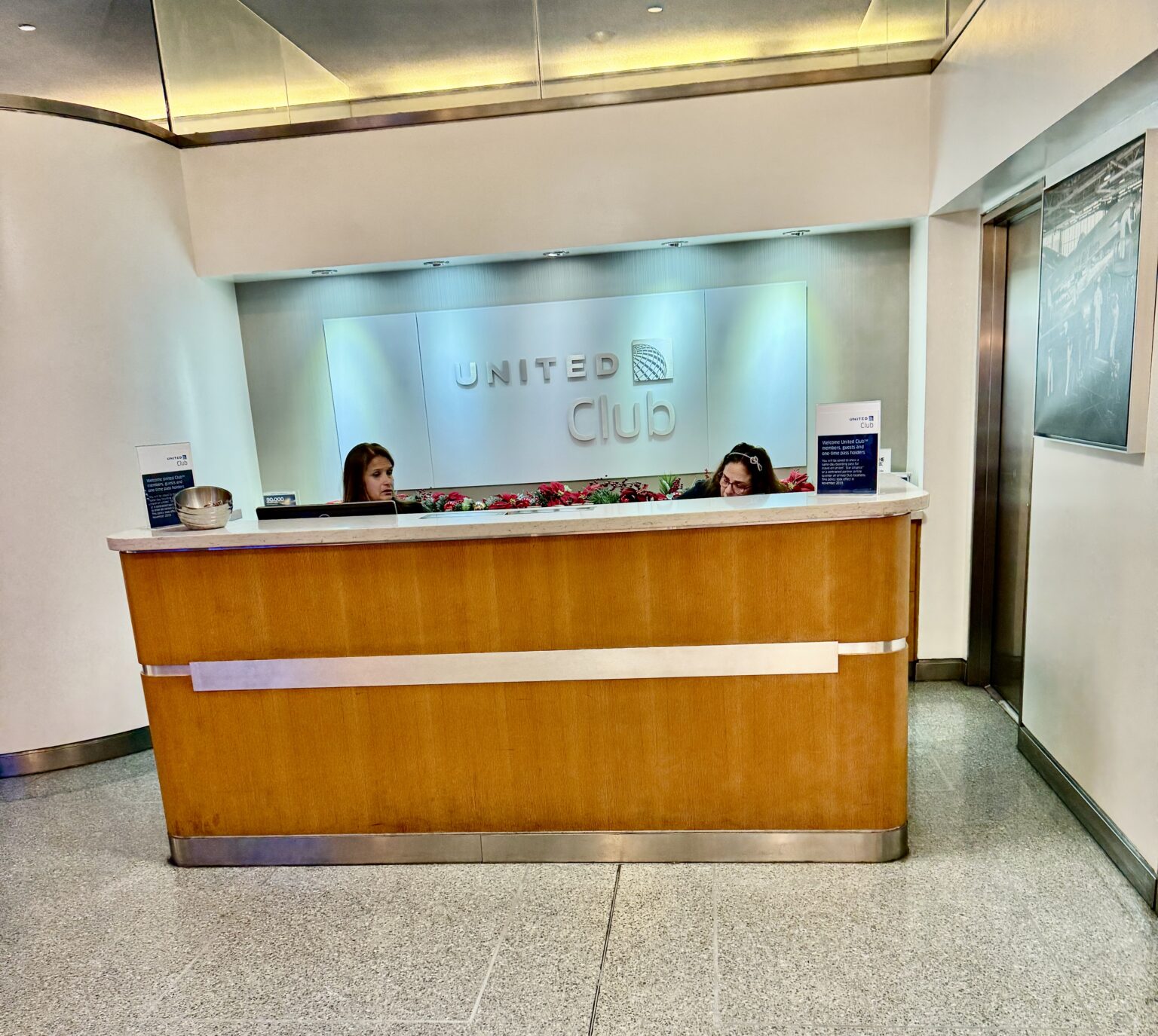 Lounge Review: United Club℠ (DCA - Gate 11) - The Bulkhead Seat