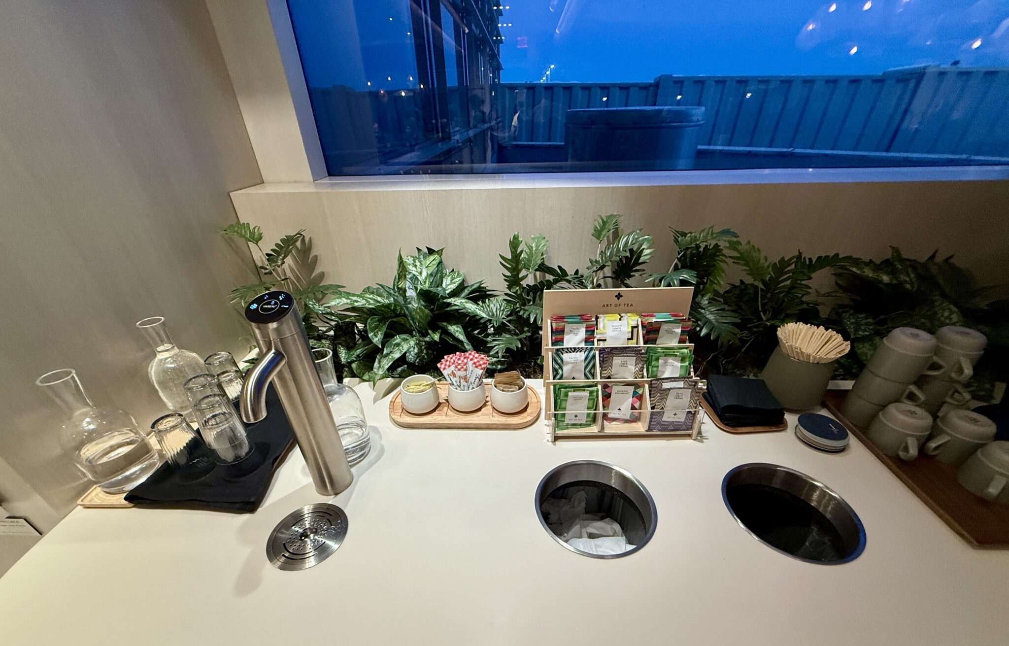 Lounge Review: Capital One Landing (DCA) - The Bulkhead Seat