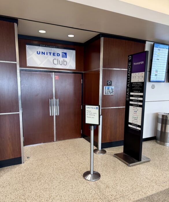 Lounge Review: United Club℠ (IAH – Gate A9) - The Bulkhead Seat