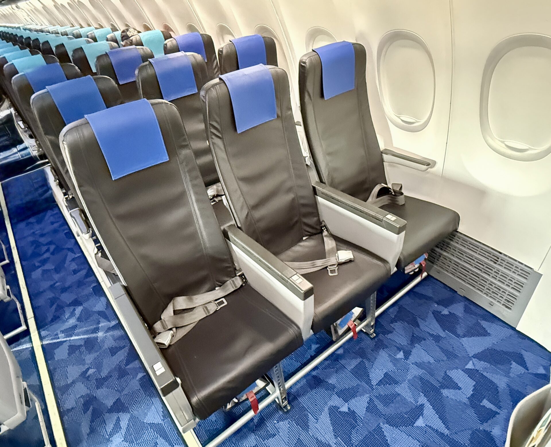 Flight Review: WestJet Boeing 737-8 MAX Premium Economy – TPA-YYZ - The ...