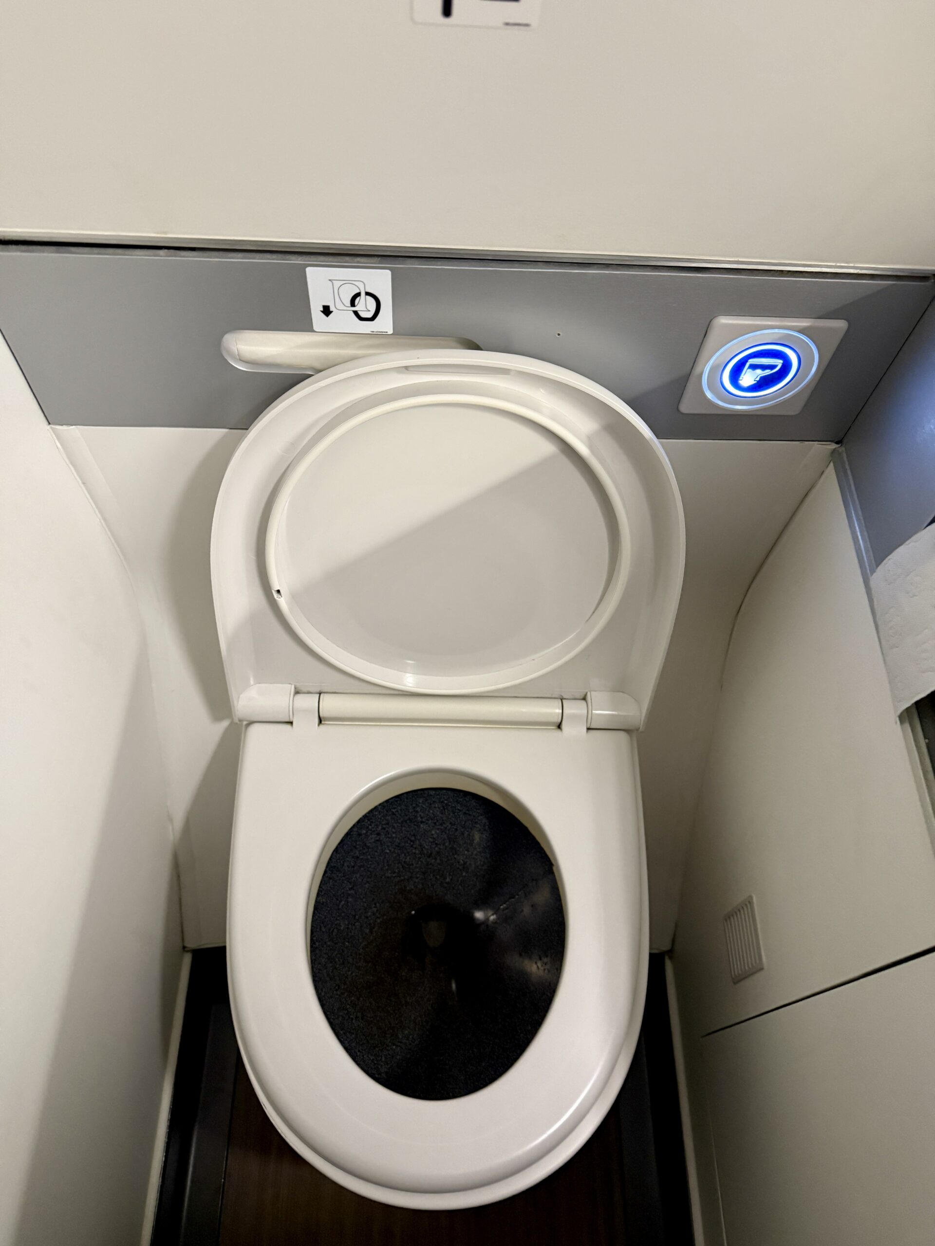 Flight Review: Helvetic Airways Embraer E195-E2 Business Class – FCO ...