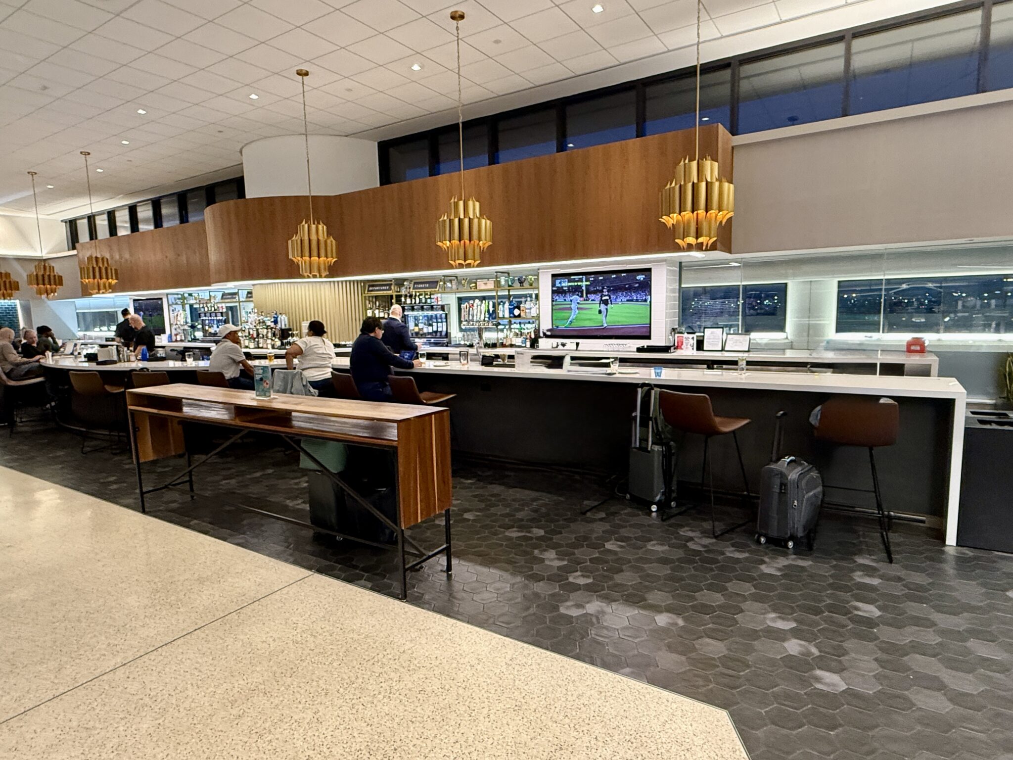 Lounge Review: United Club℠ (EWR – Gate C74) - The Bulkhead Seat