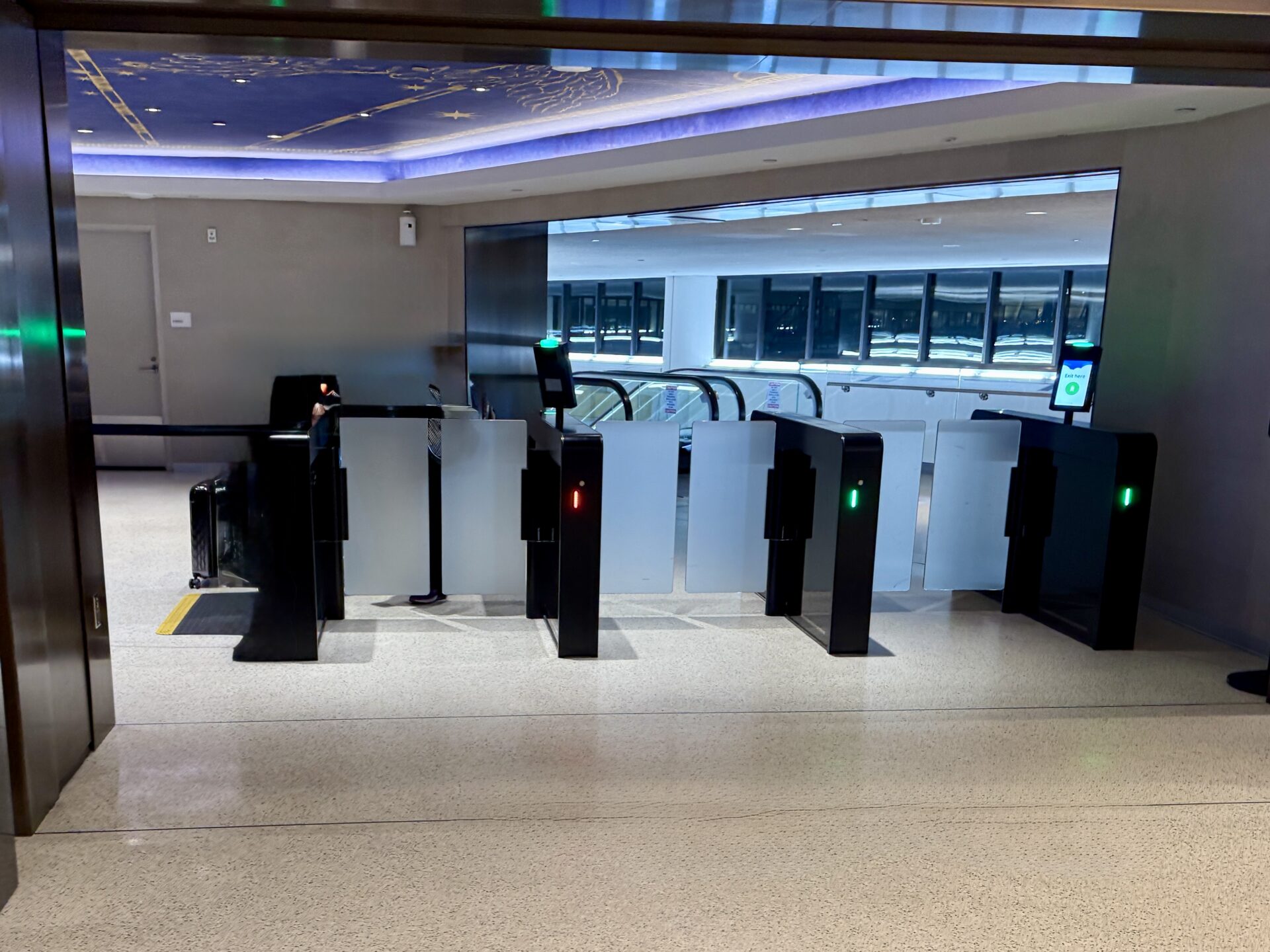 Lounge Review: United Club℠ (EWR – Gate C74) - The Bulkhead Seat