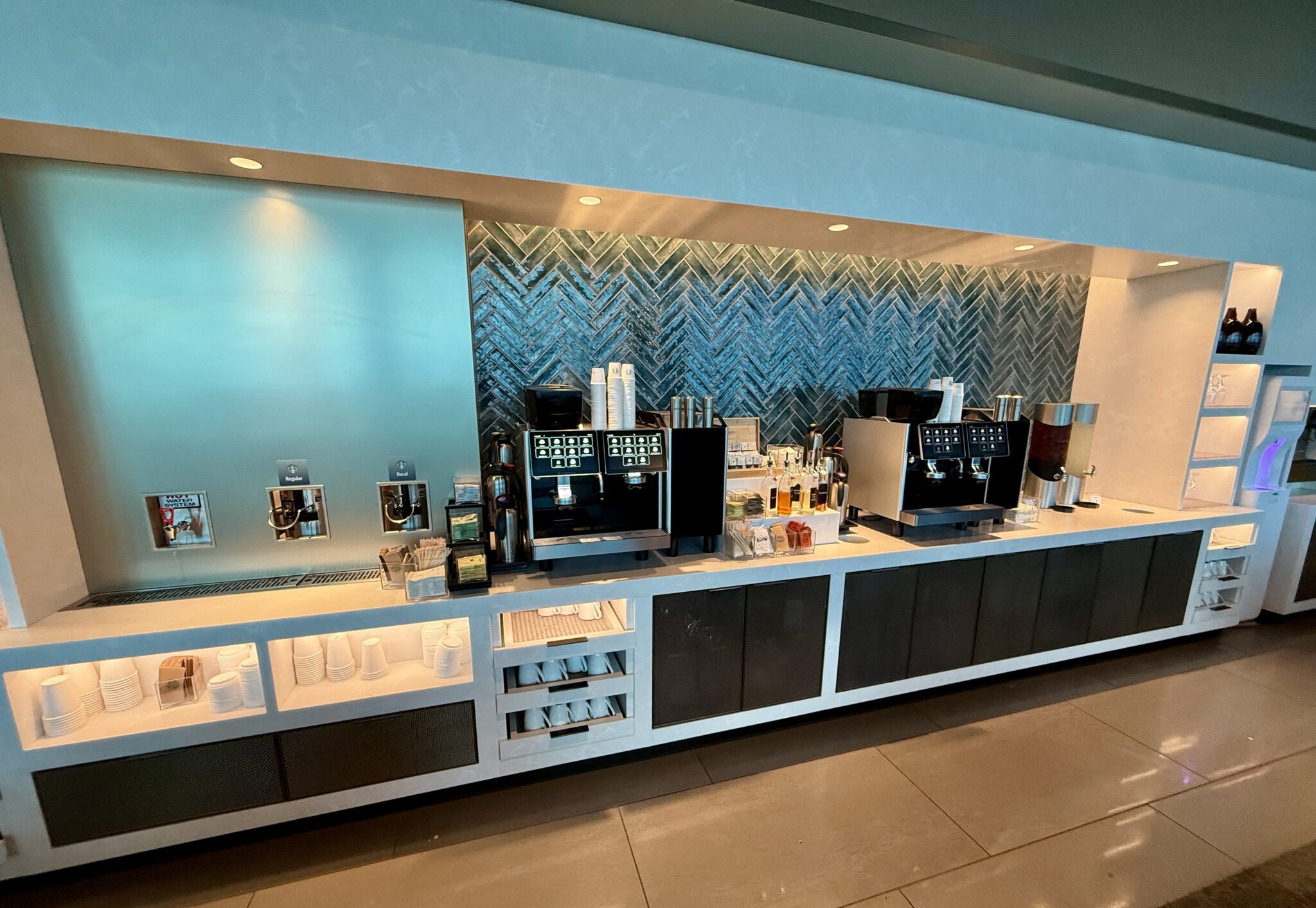 Lounge Review: Delta Sky Club® (ATL – Gate D18) - The Bulkhead Seat