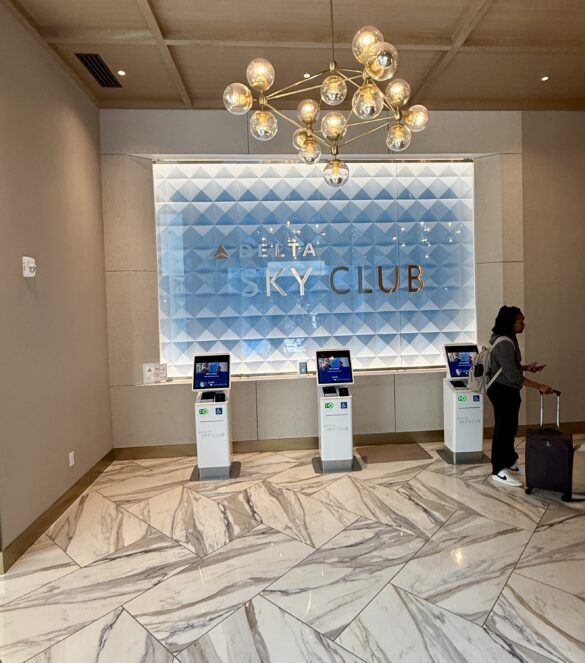 Lounge Review: Delta Sky Club® (CLT - Concourse A) - The Bulkhead Seat