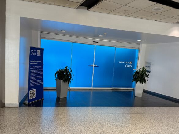 Lounge Review: United Club℠ (IAH – Gates E11 and E12) - The Bulkhead Seat