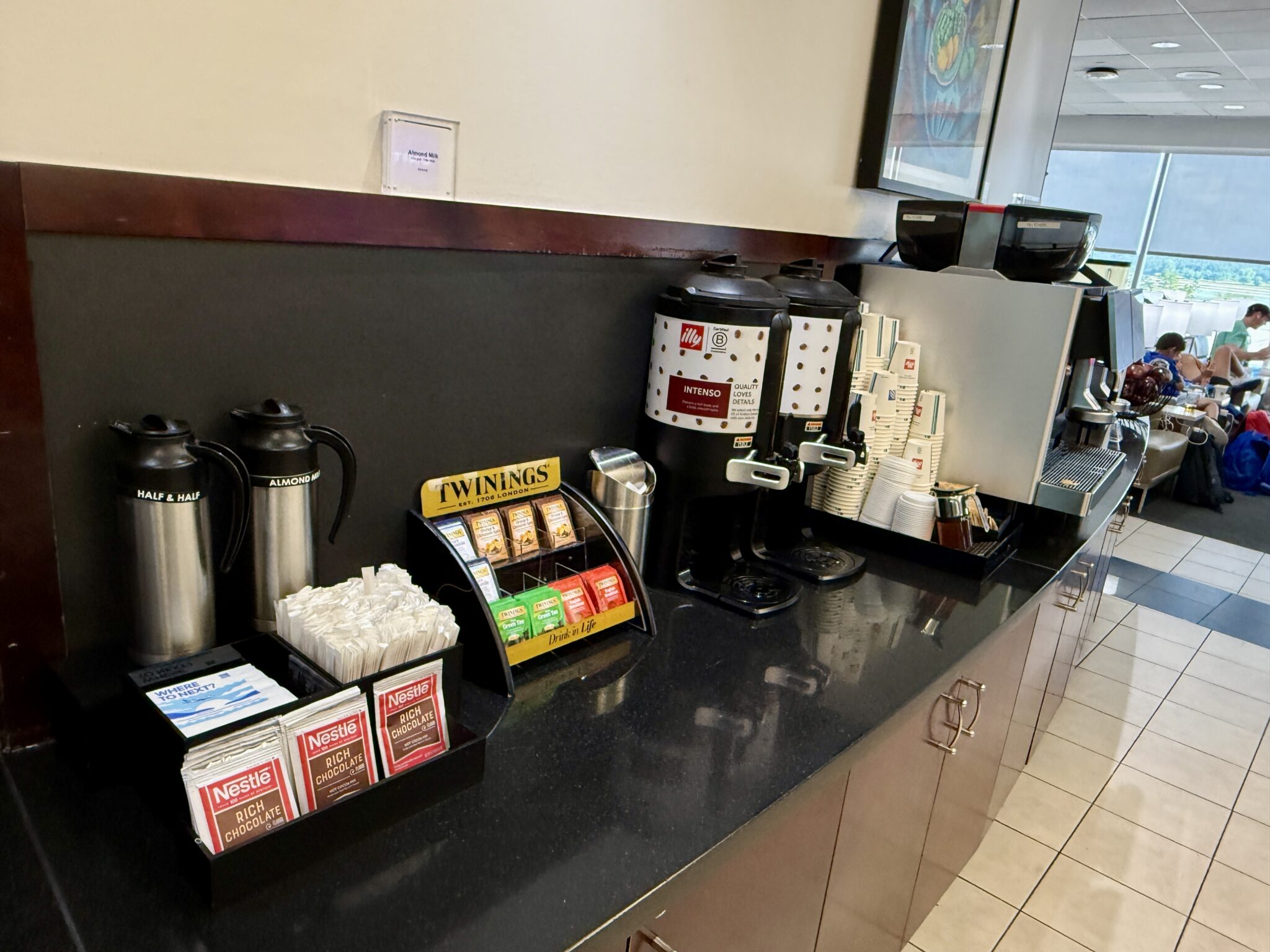 Lounge Review: United Club℠ (IAH – Gates E11 and E12) - The Bulkhead Seat