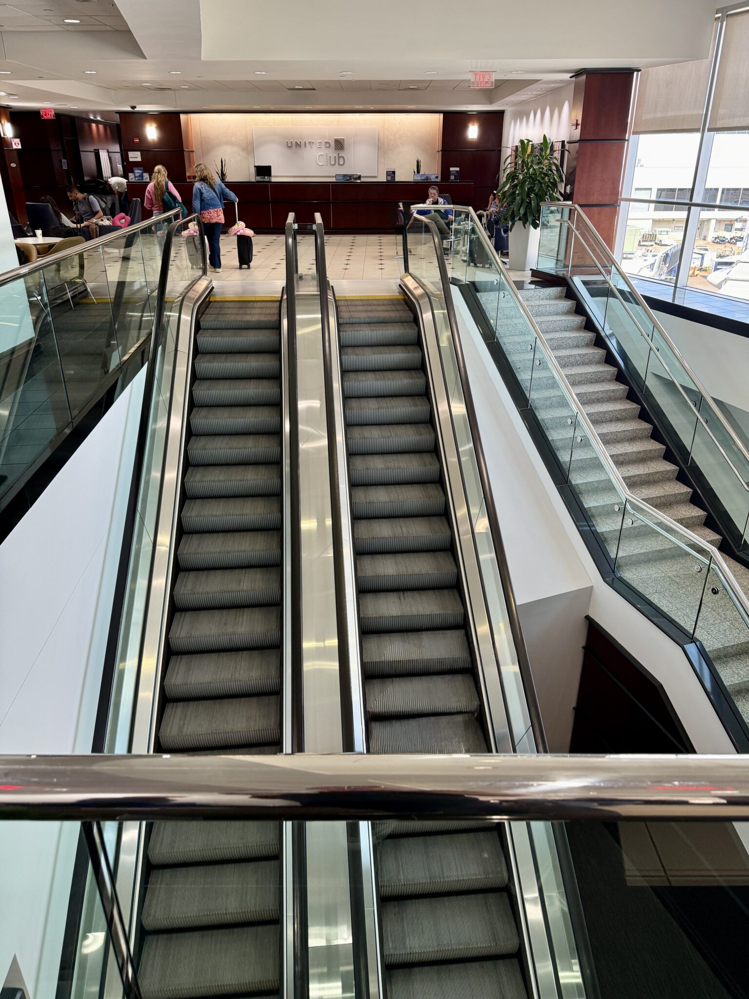 Lounge Review: United Club℠ (IAH – Gates E11 and E12) - The Bulkhead Seat