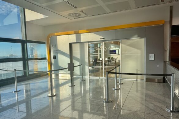 Lounge Review: Capital One Lounge (LAS) - The Bulkhead Seat