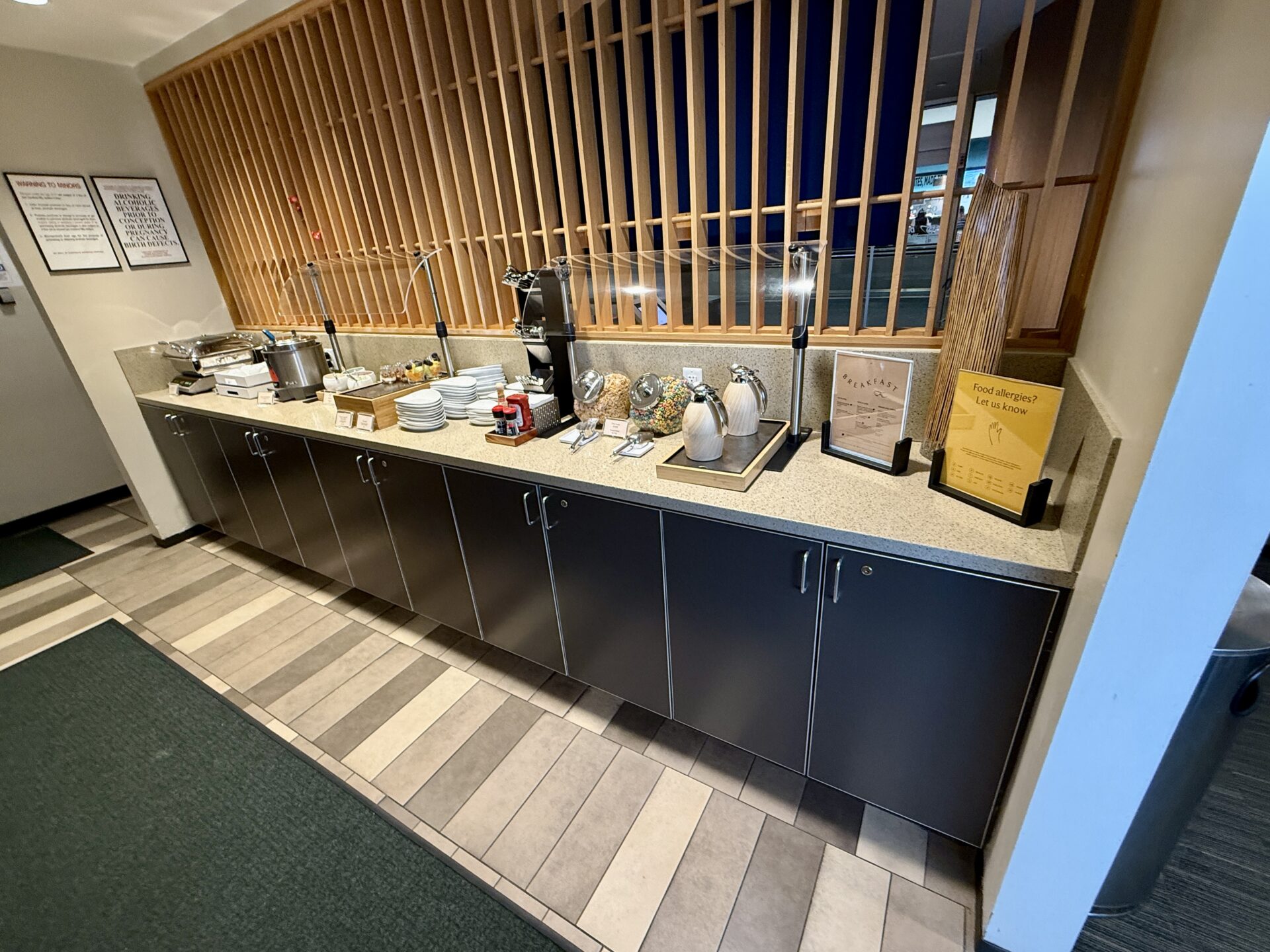 Lounge Review: The Club At CVG - The Bulkhead Seat