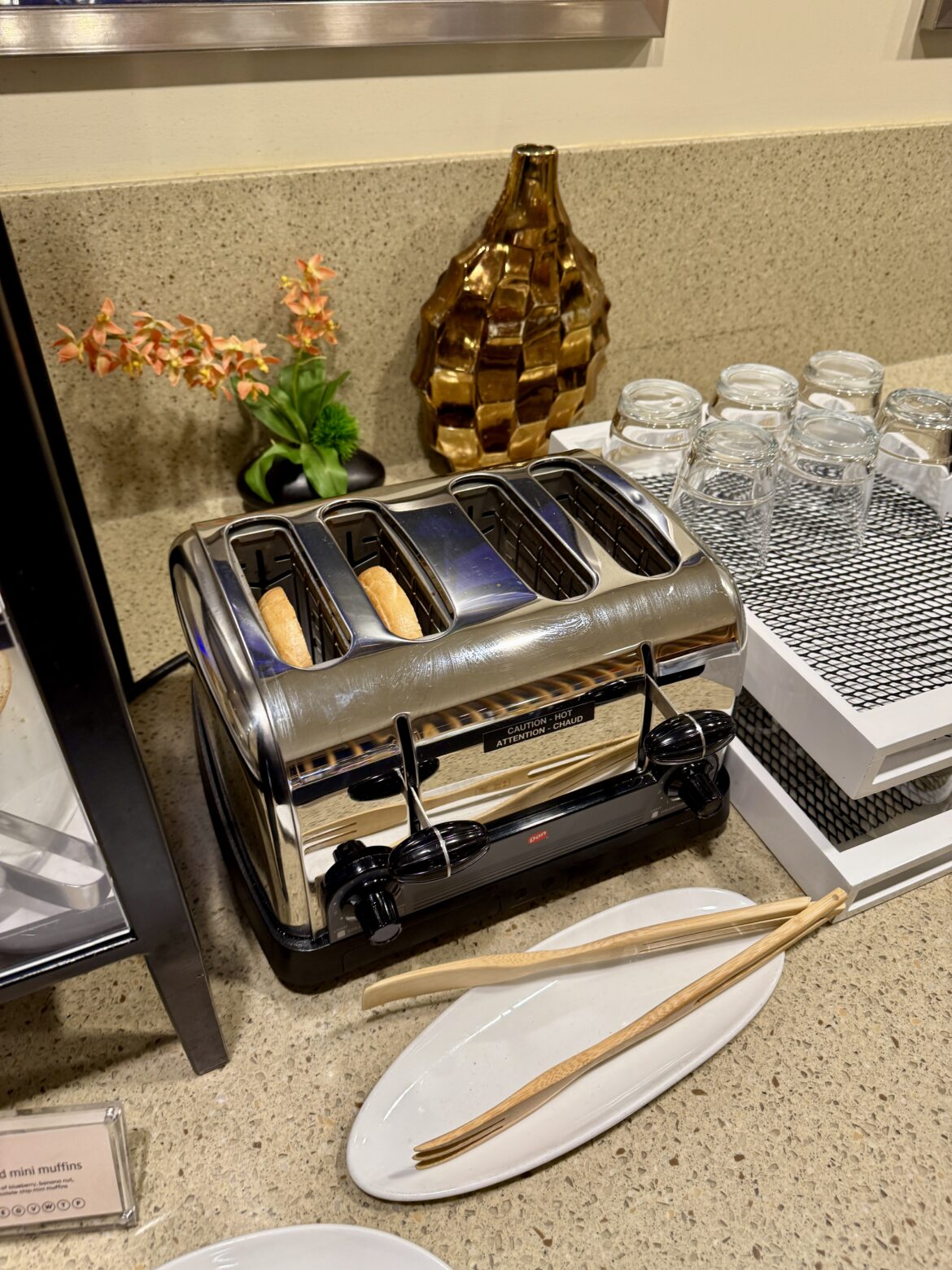 Lounge Review: The Club At CVG - The Bulkhead Seat