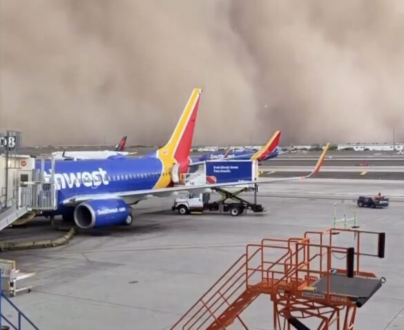 Wow: Massive Dust Storm Hits Phoenix Sky Harbor International Airport ...