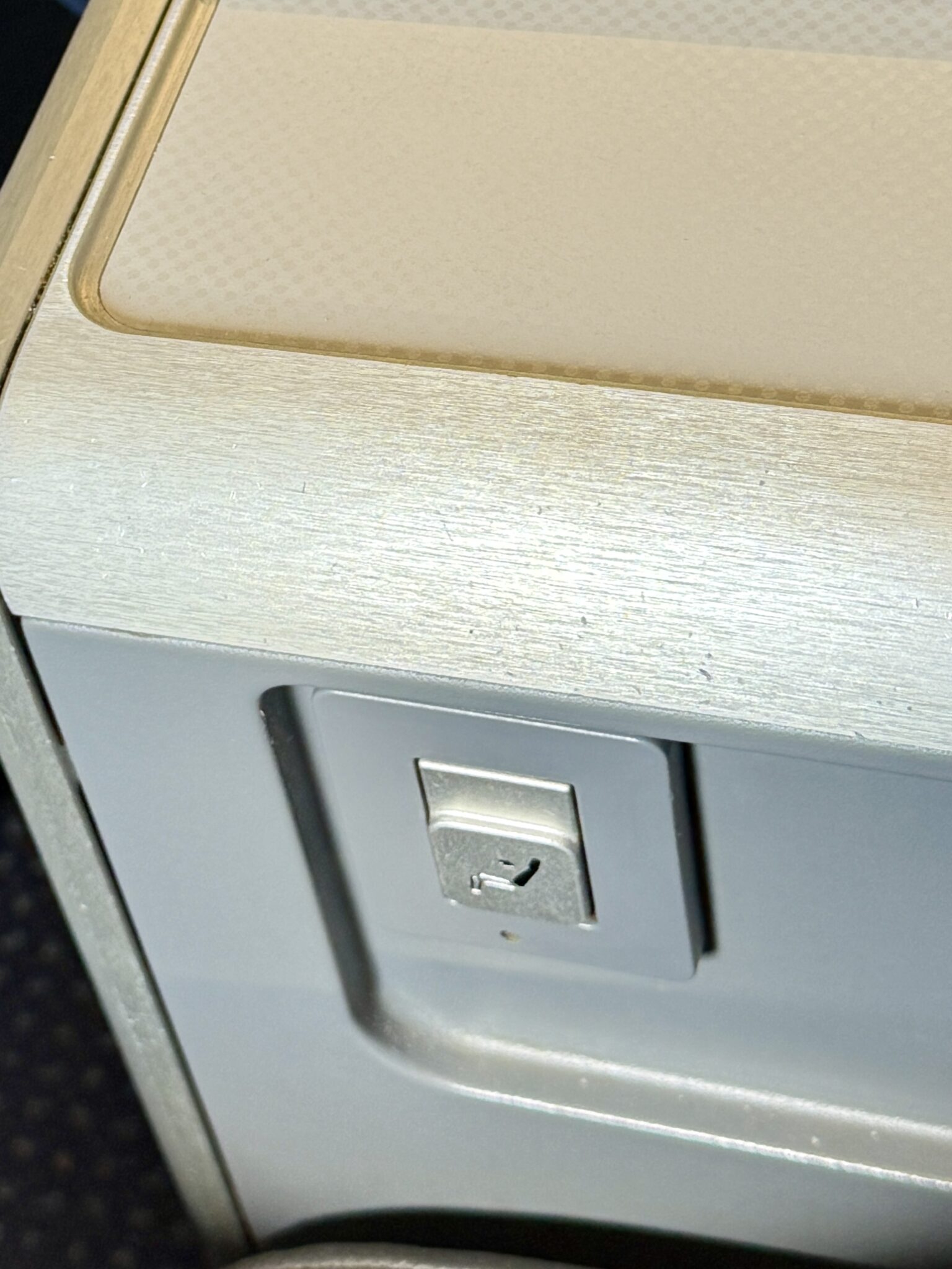 Flight Review: American Airlines Airbus A321 First Class - ORD-LAX ...