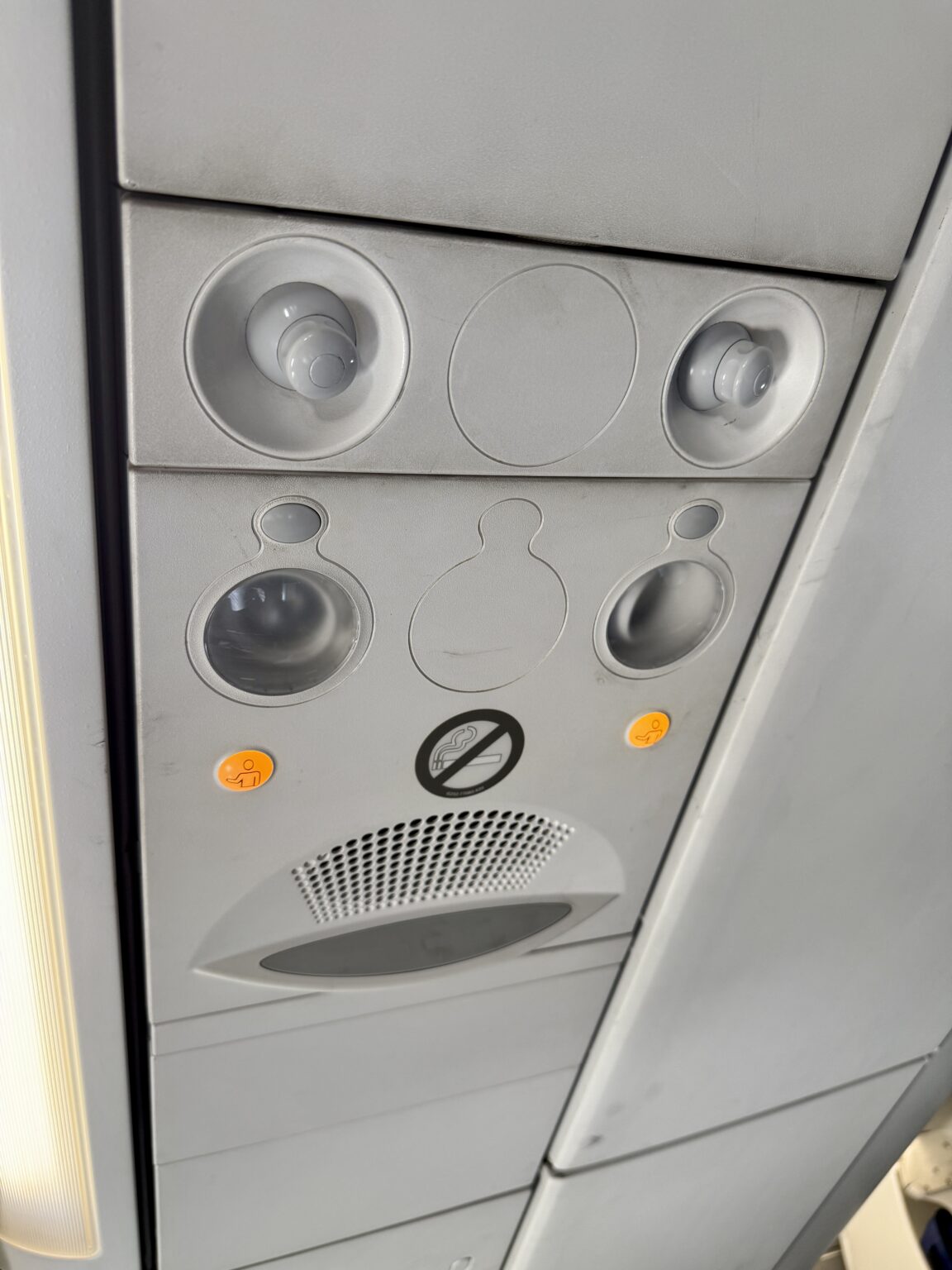 Flight Review: American Airlines Airbus A321 First Class - ORD-LAX ...