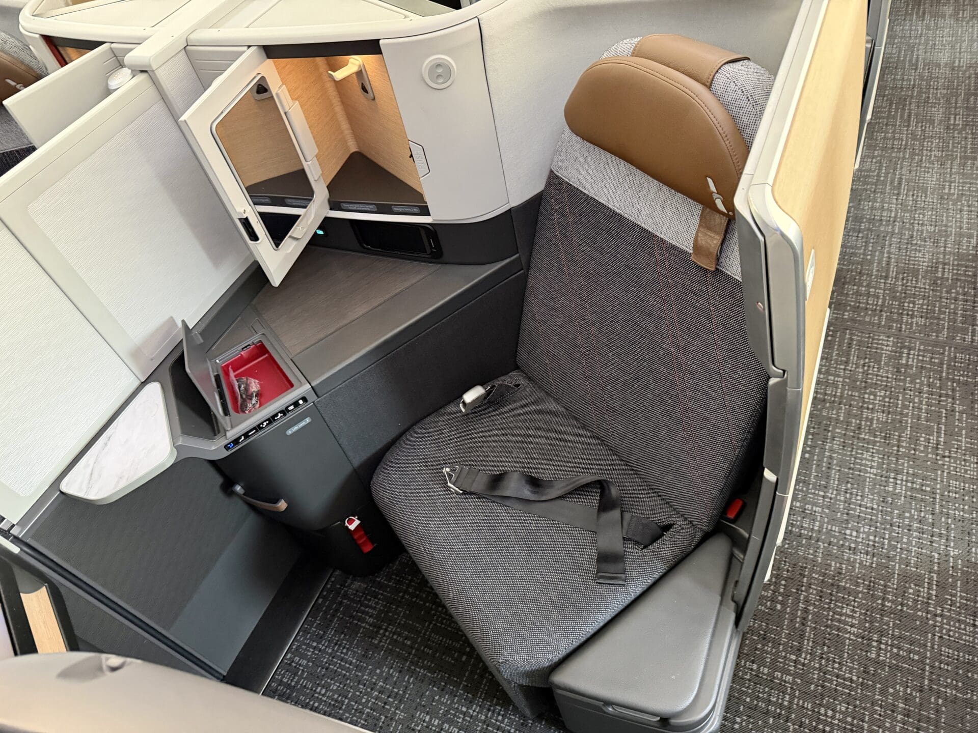 Flight Review: American Airlines Boeing 787-9 Flagship Suites - ORD-DFW ...