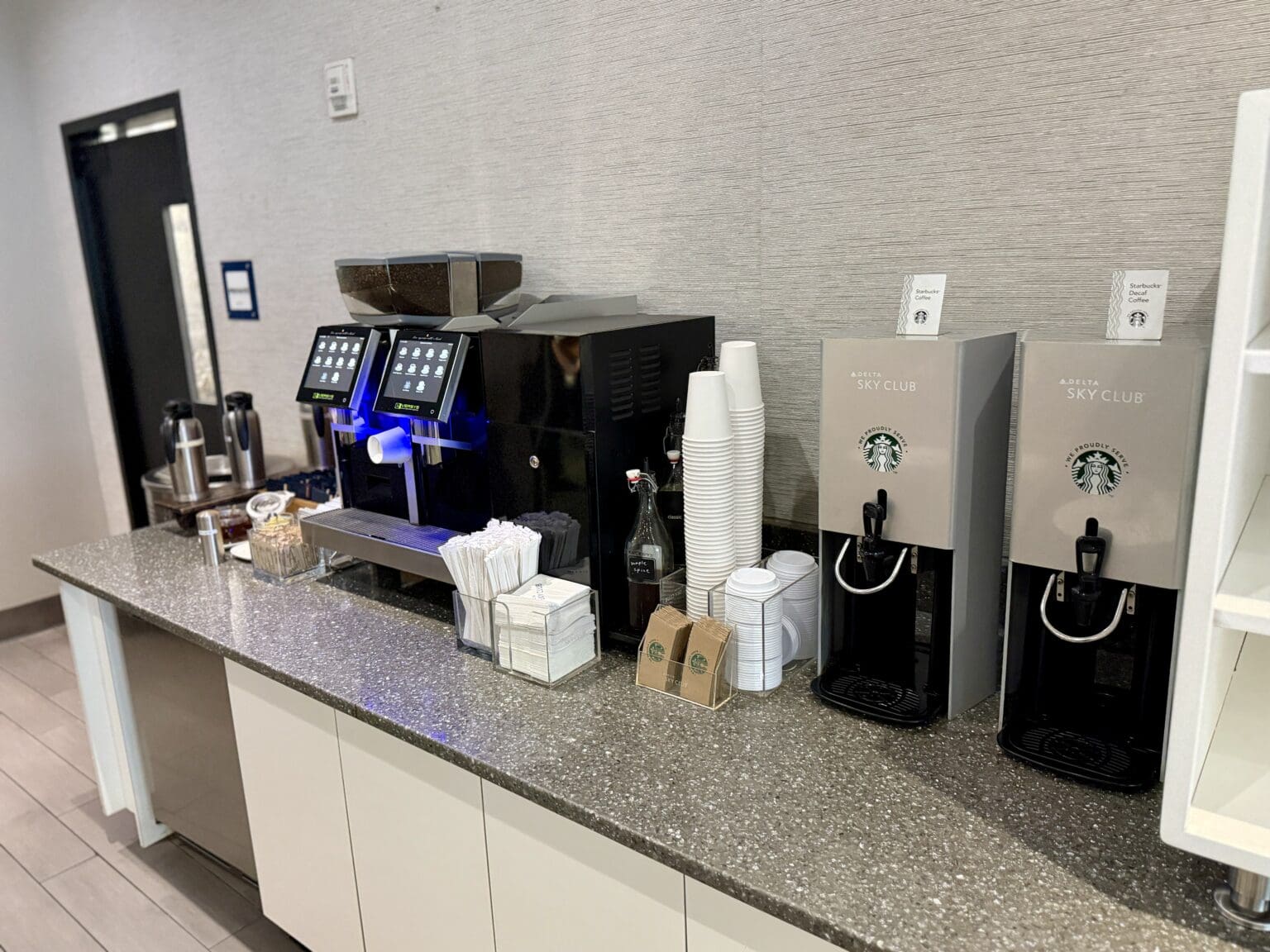 Lounge Review: Delta Sky Club® (DFW Gates – E10 and E11) - The Bulkhead ...