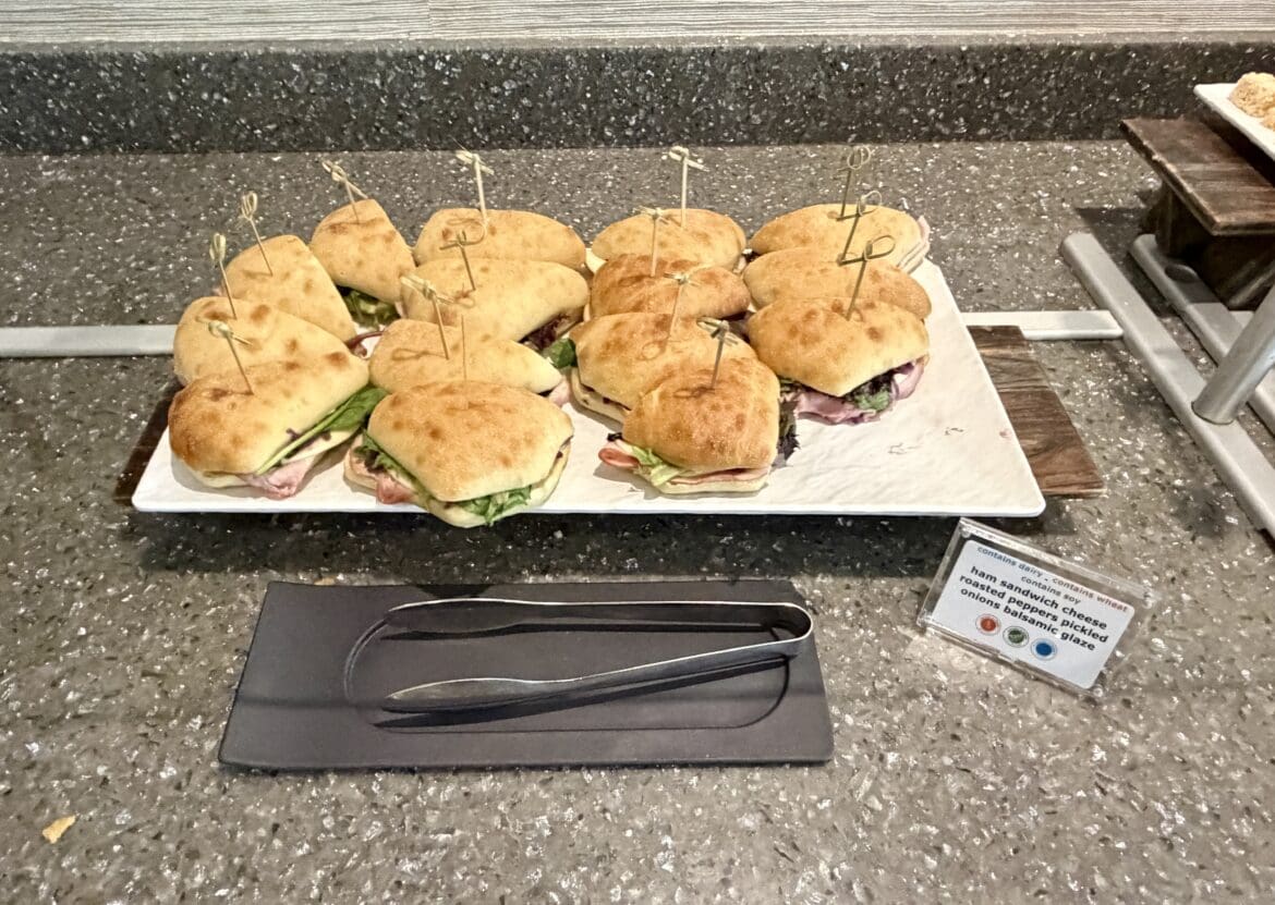 Lounge Review: Delta Sky Club® (DFW Gates – E10 and E11) - The Bulkhead ...