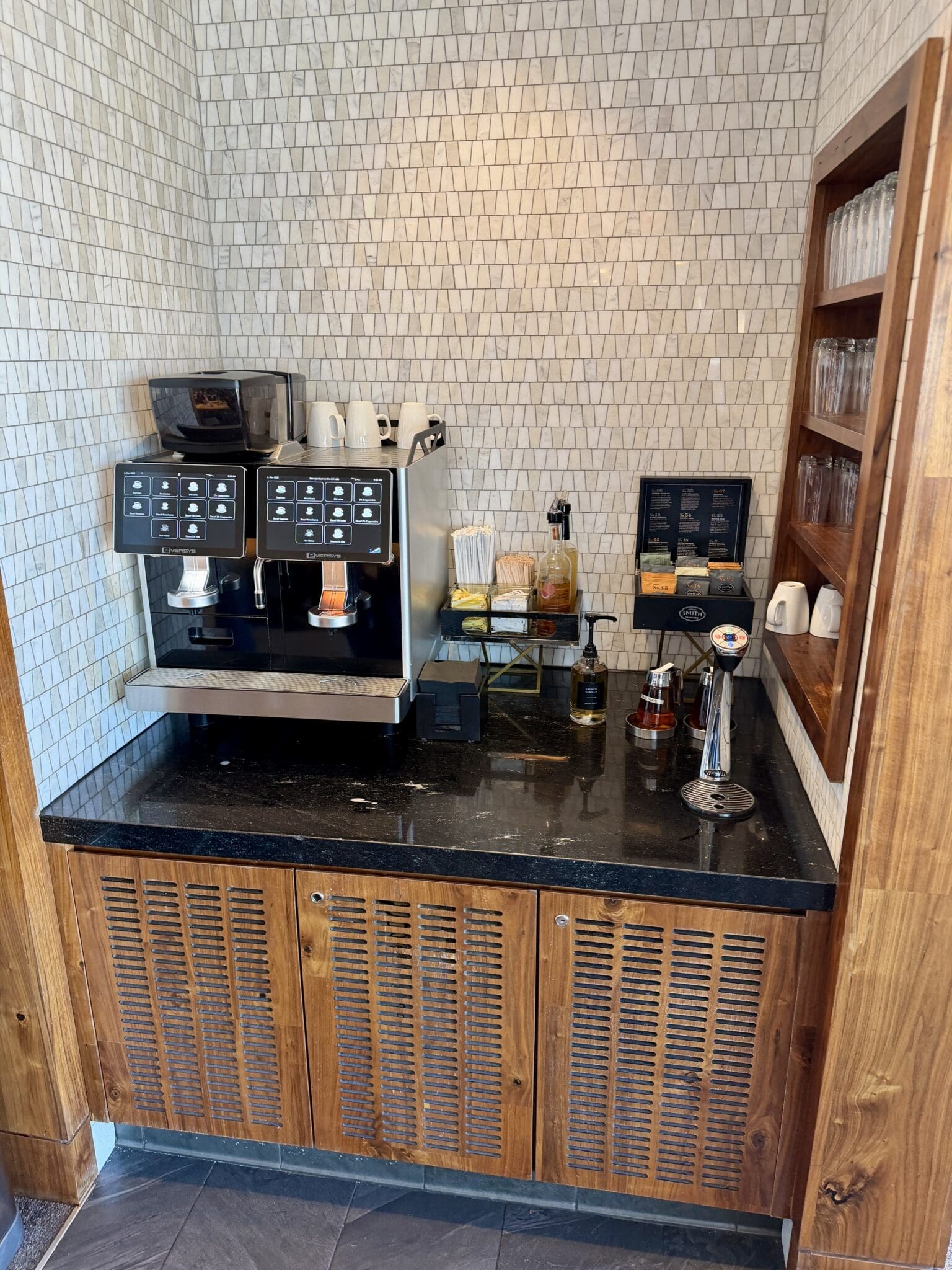 Lounge Review: The Centurion® Lounge by American Express (CLT) - The ...