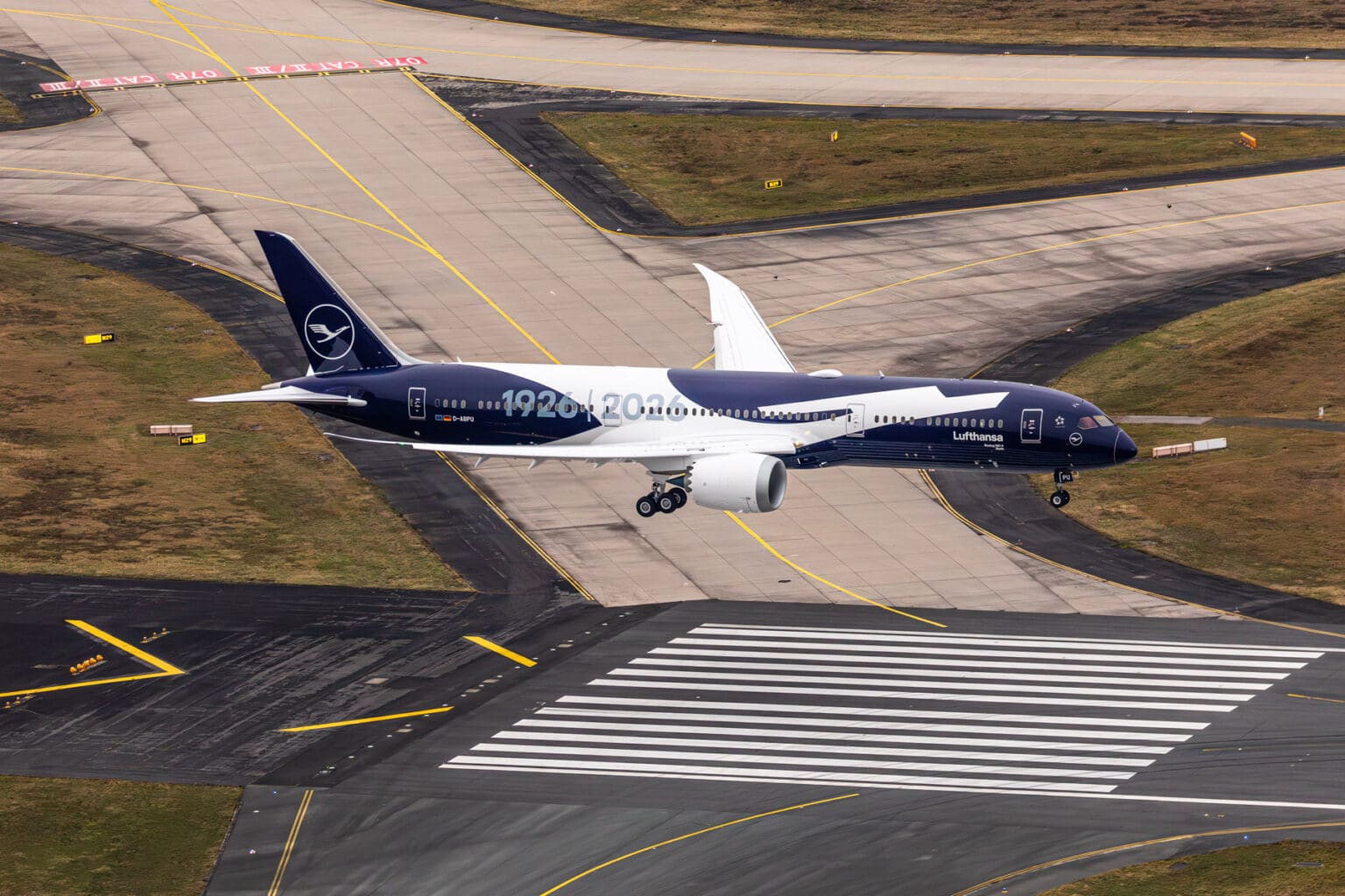 Lufthansa Unveils Striking Centennial Boeing 787 as First Aircraft in ...