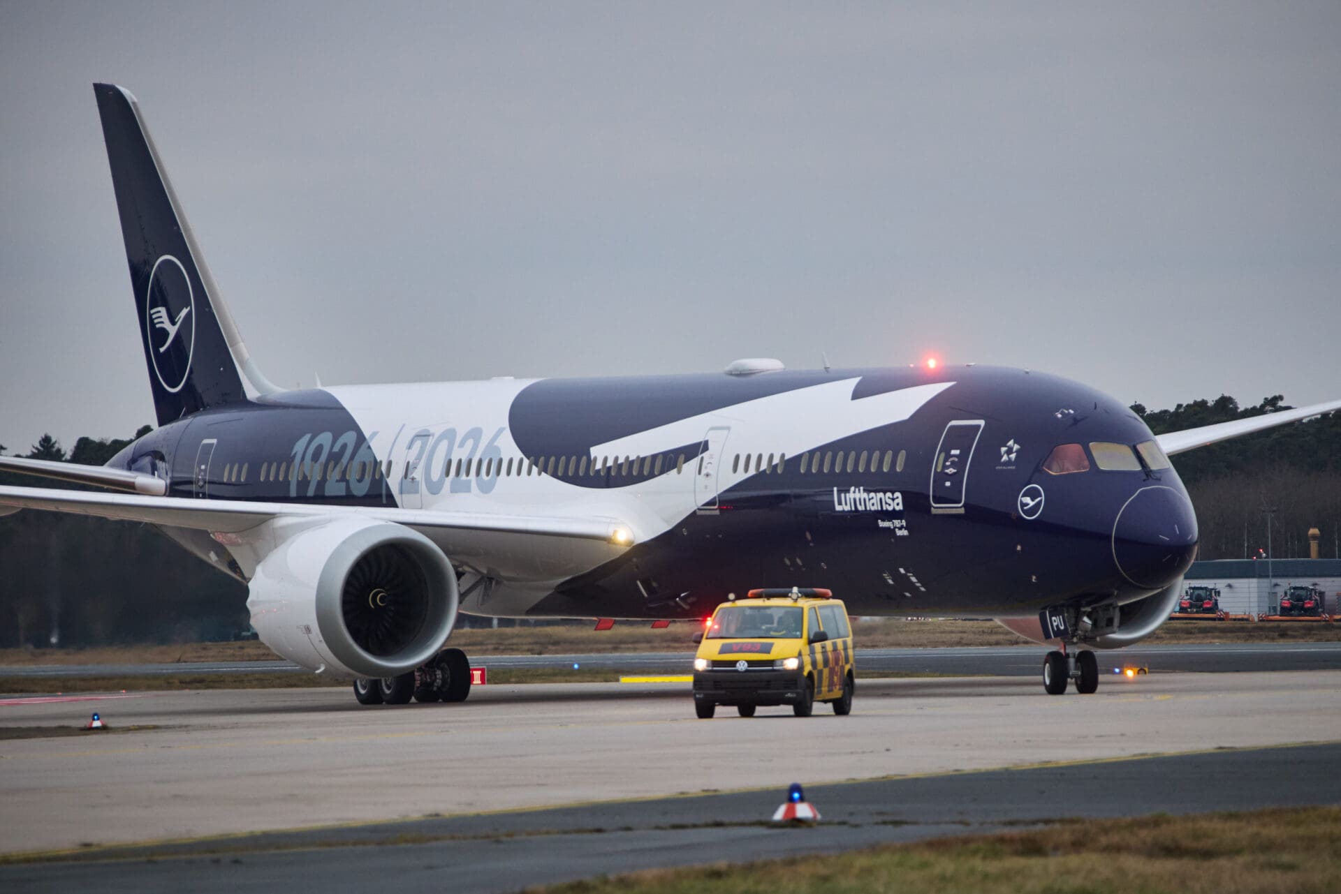 Lufthansa Unveils Striking Centennial Boeing 787 as First Aircraft in ...