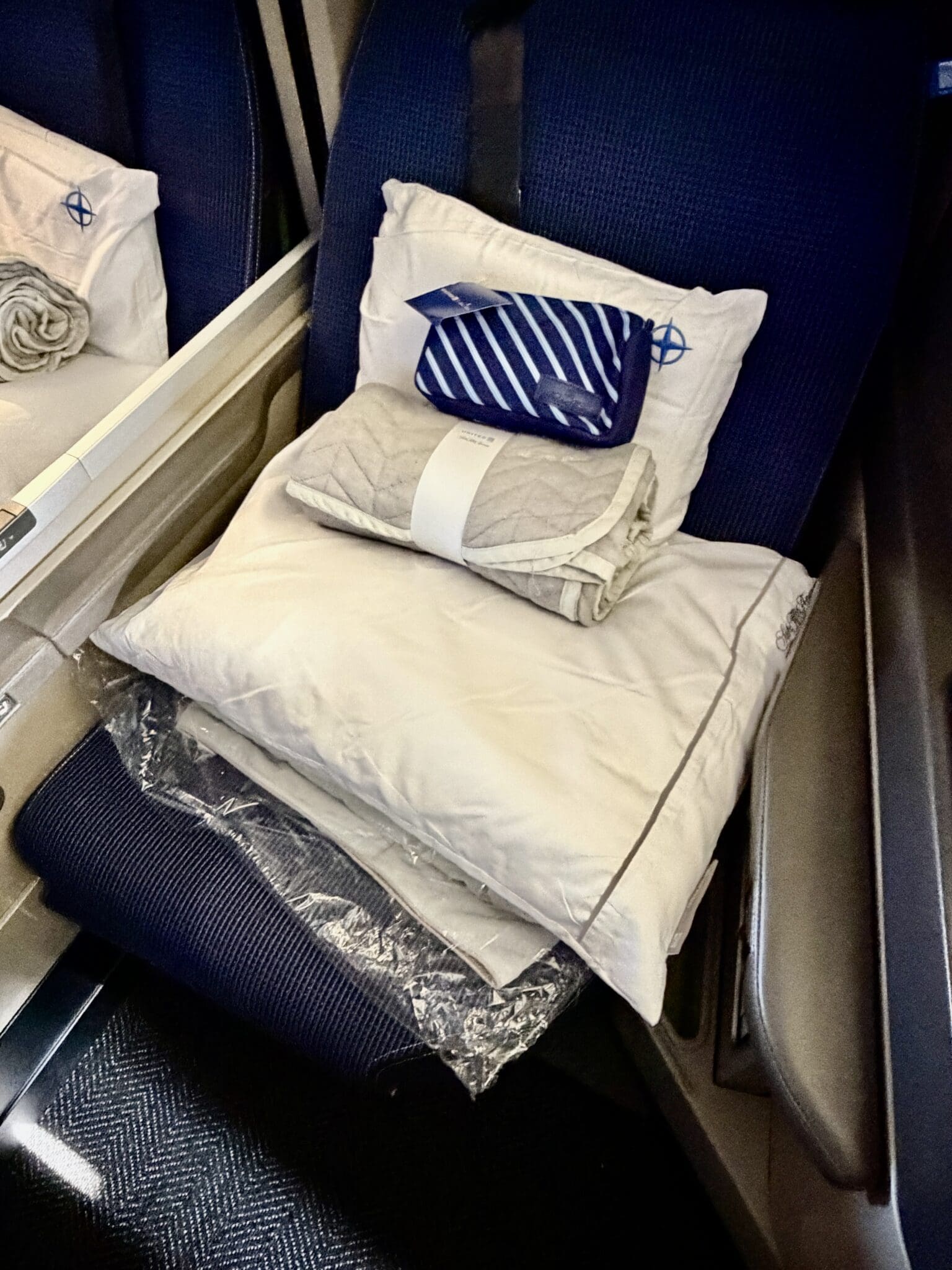 Flight Review: United Airlines Boeing 777-200ER Polaris® – LHR-IAD ...