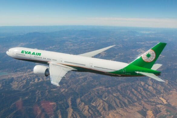 Whoa: Baggage Handler Gets Stuck in Cargo Hold of Air Canada Rouge ...