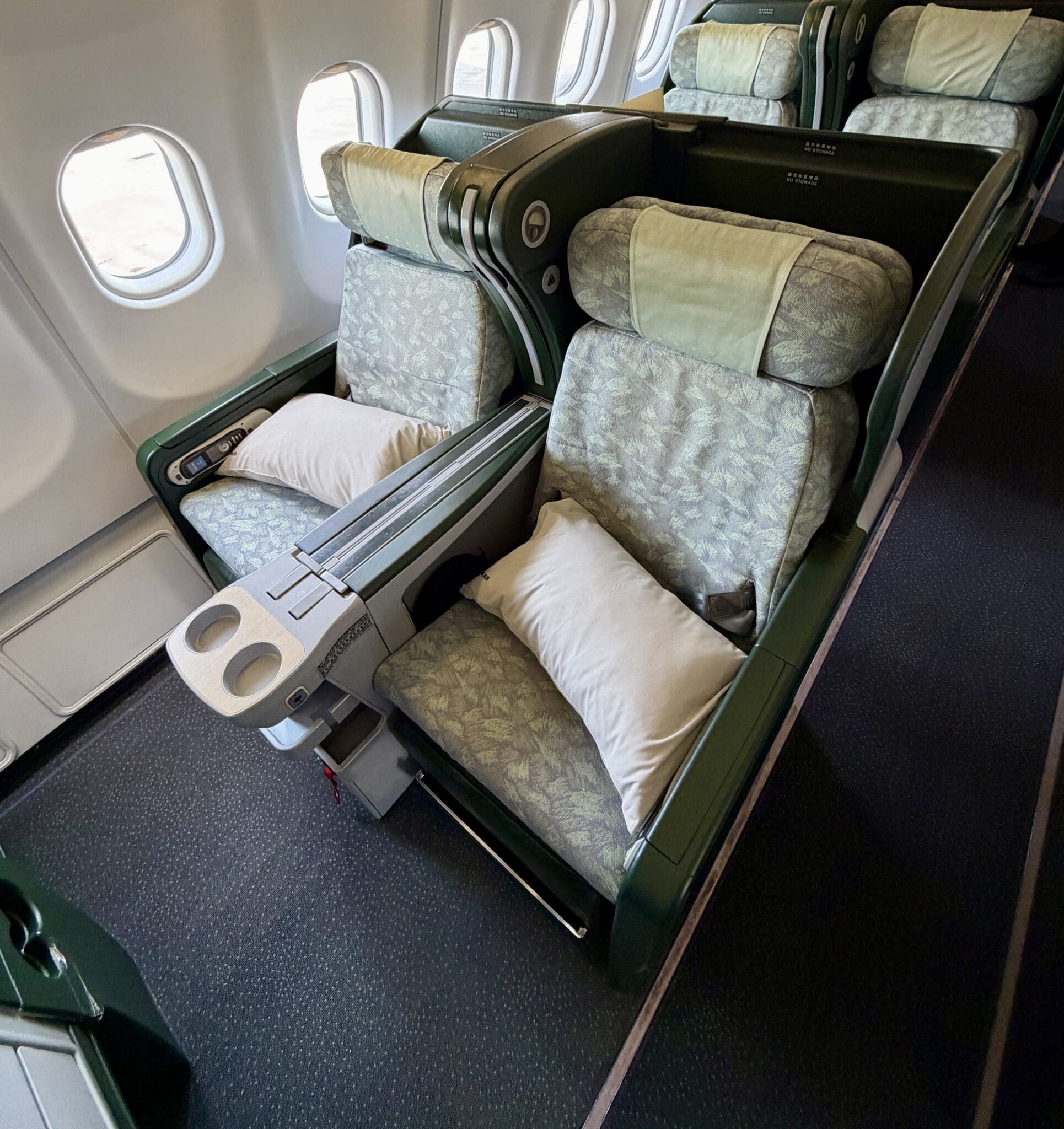 Flight Review: EVA Air x Hello Kitty Airbus A330-300 Premium Laurel ...