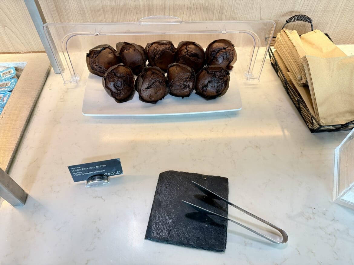 Lounge Review: Air Canada Maple Leaf Lounge Express (YYZ – Terminal 1 ...
