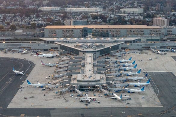 Southwest Passenger Freaks Out, Attacks Gate Agent, and Smashes ...
